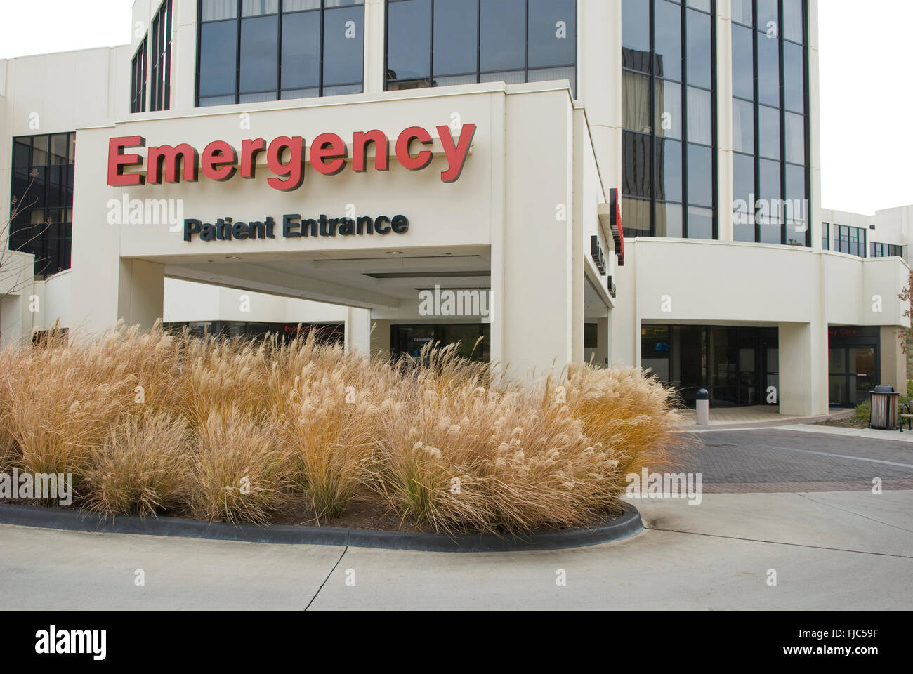 Emergency room entrance hi-res stock photography and images - Alamy