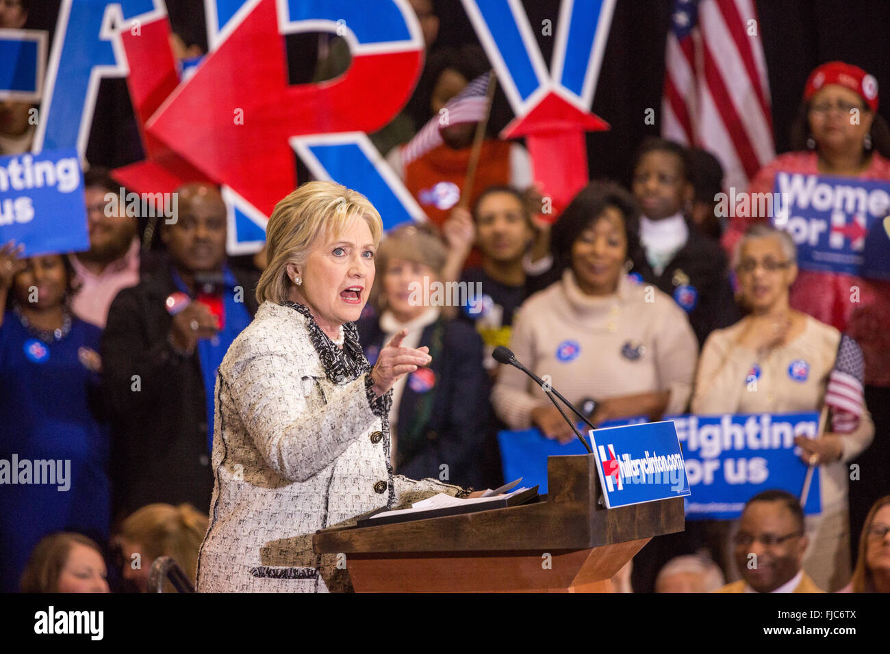 Democratic presidential candidate Hillary Rodham Clinton thanks ...