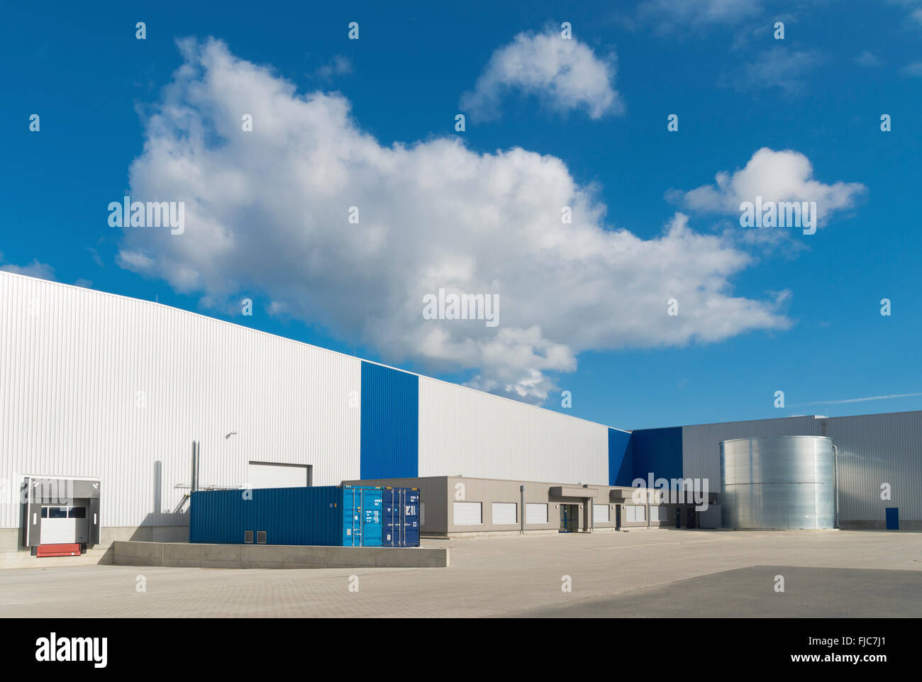 Large factory warehouse parking parking hi-res stock photography and ...