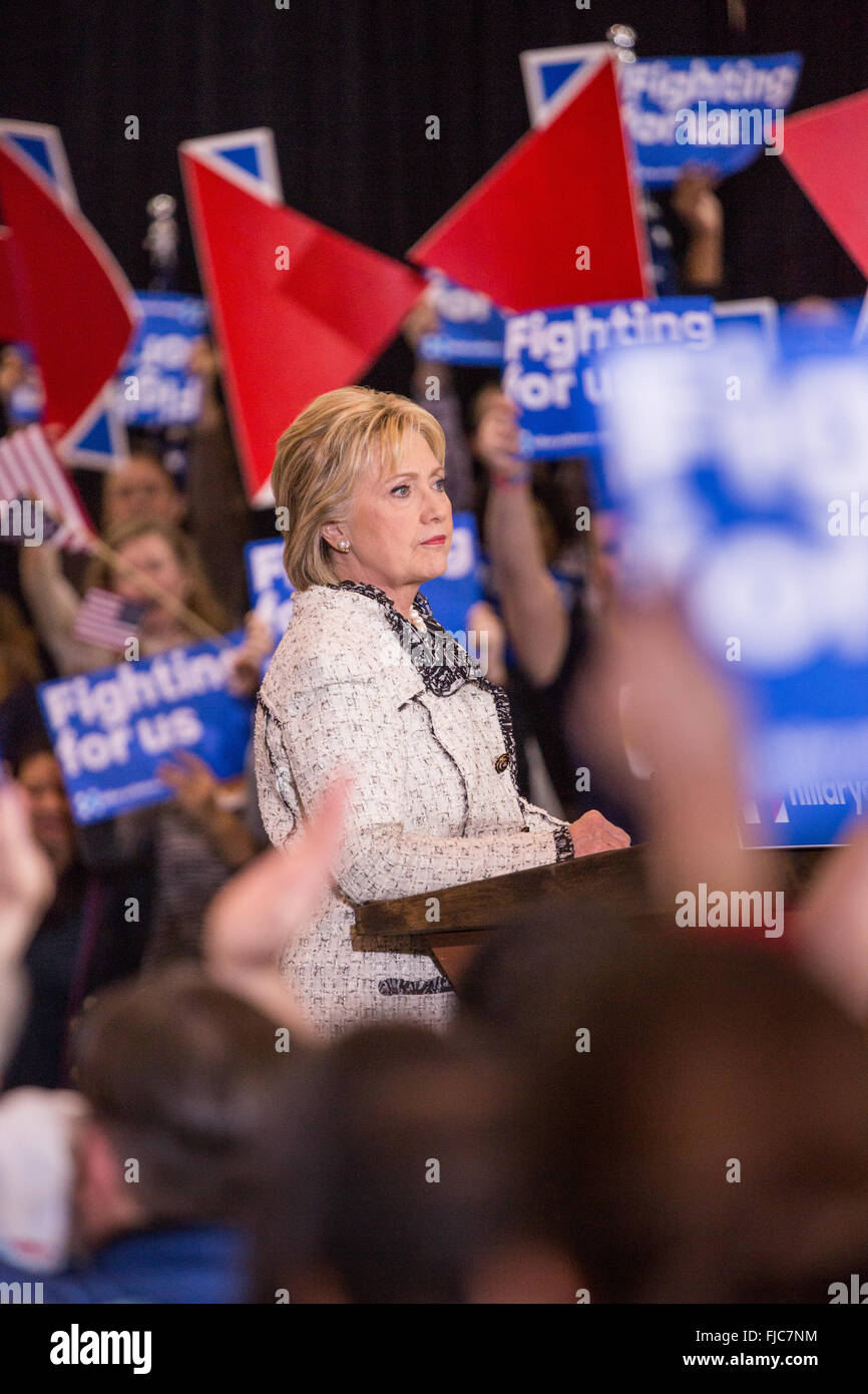 Democratic presidential candidate Hillary Rodham Clinton thanks ...