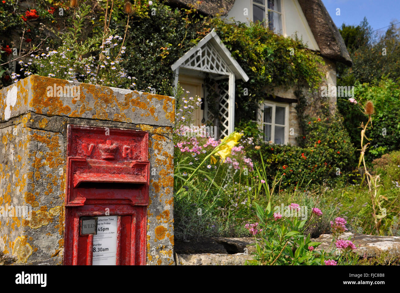 Victorian cottage uk hi-res stock photography and images - Alamy