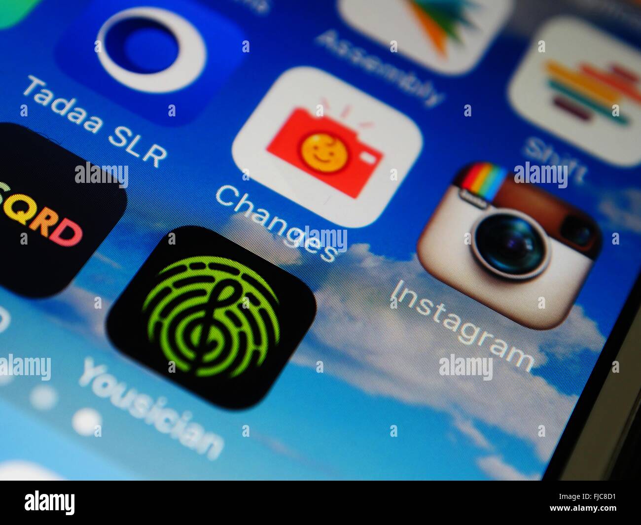 Iphone screen showing instagram hi-res stock photography and images - Alamy