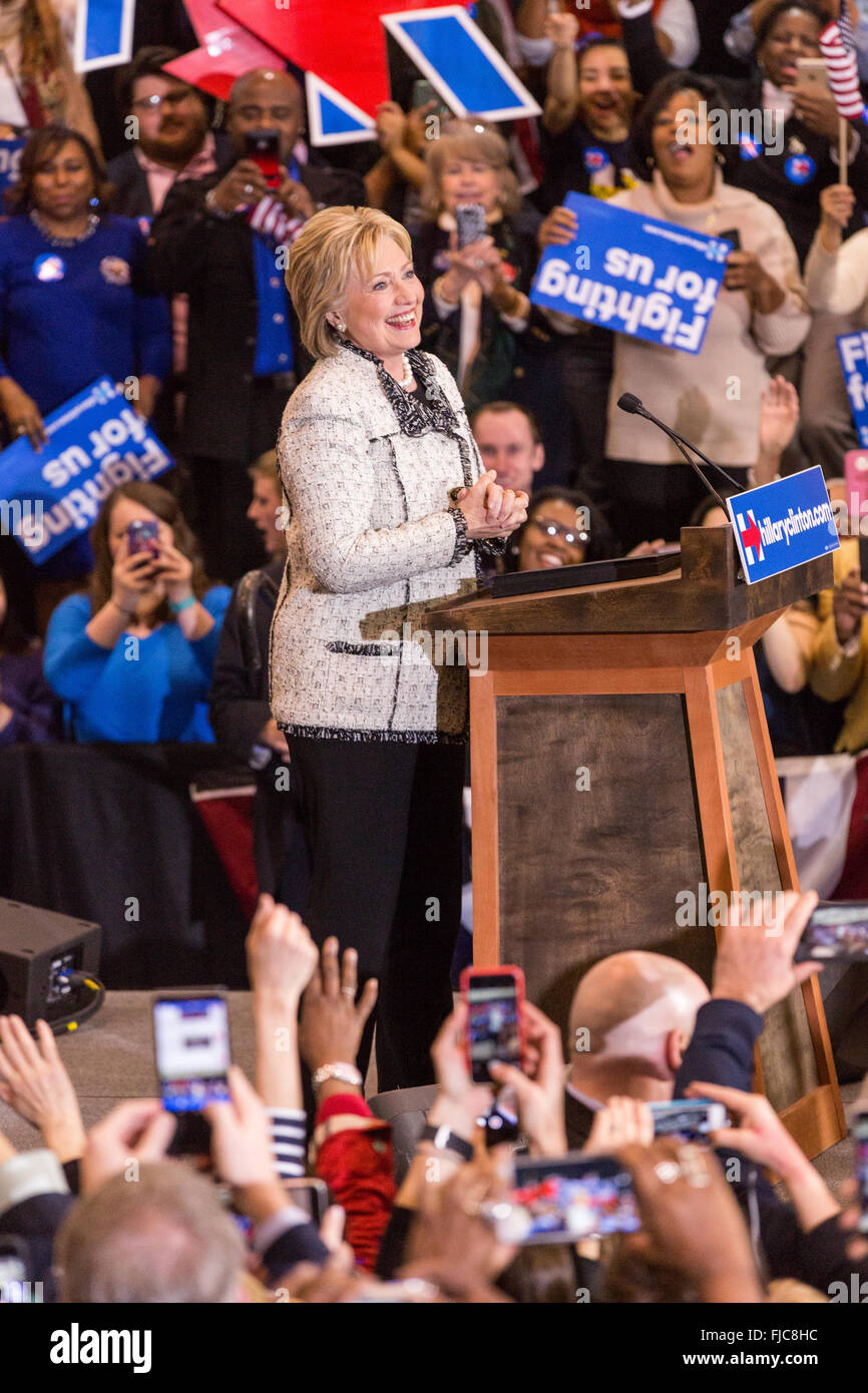 Democratic presidential candidate Hillary Rodham Clinton thanks ...
