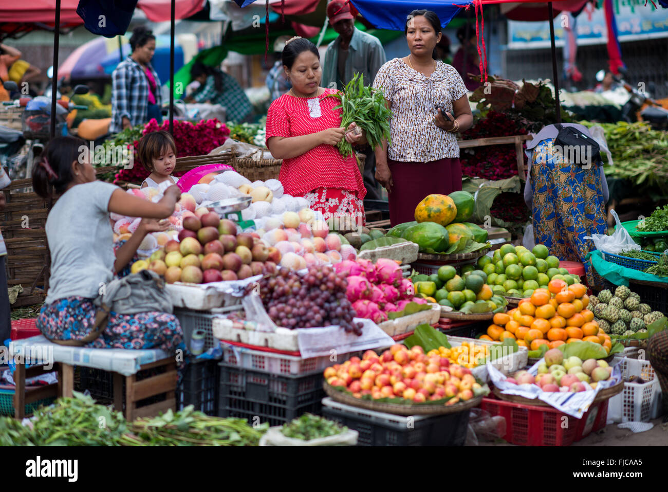 MANDALAY, Myanmar - The afternoon flower street market in Mandalay ...