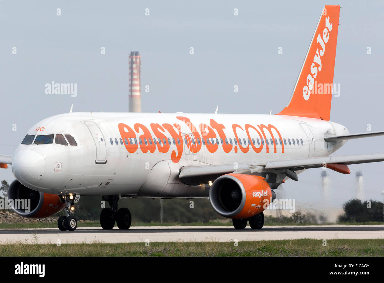 EasyJet Airline Airbus A320-214 [G-EZUC] lining up runway 31 for take ...