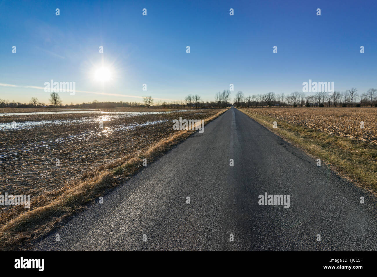 Lonely country hi-res stock photography and images - Alamy