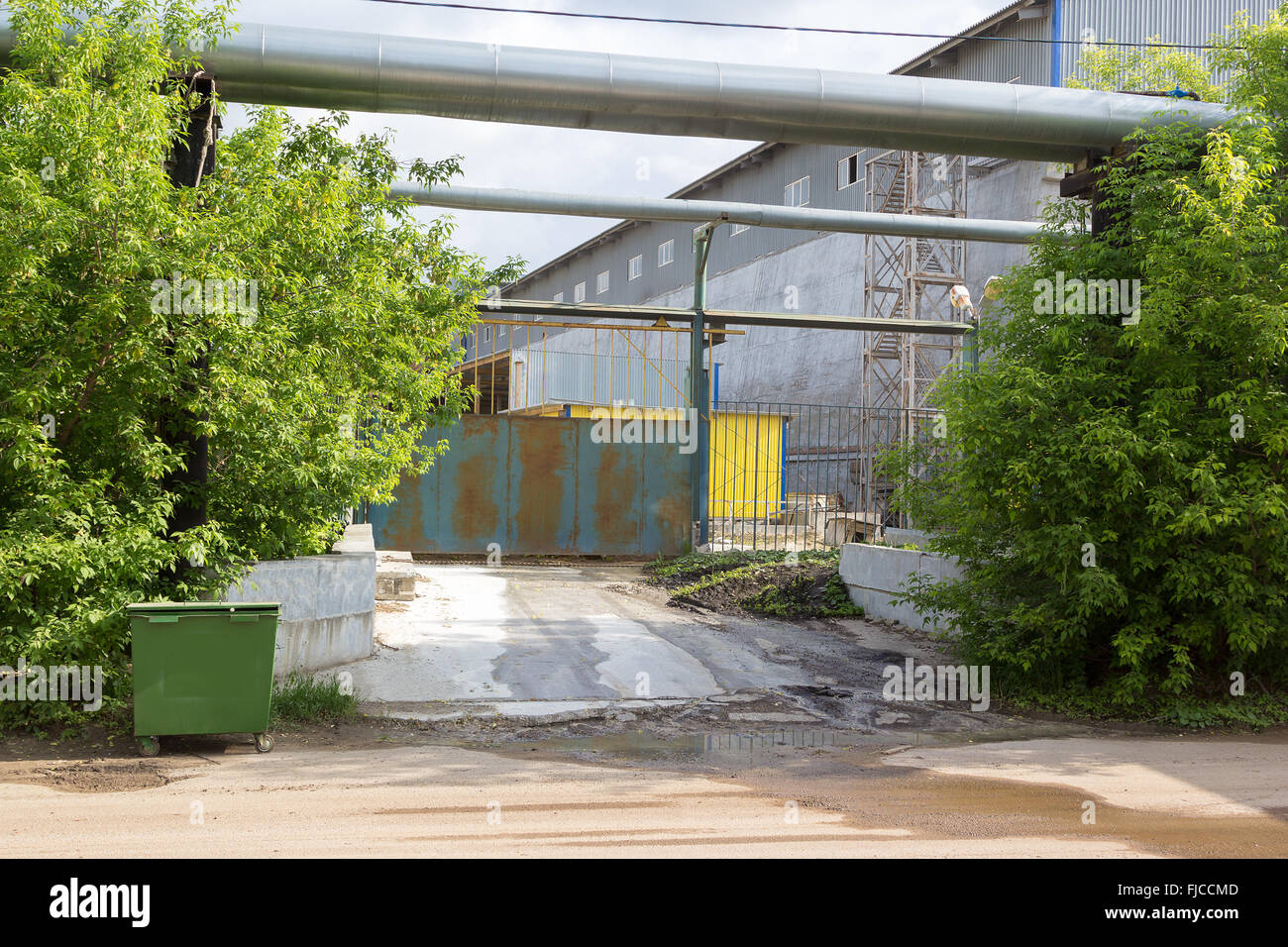 Old metal gate hi-res stock photography and images - Alamy