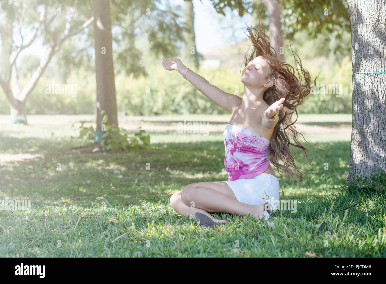 Teen in green nature hi-res stock photography and images - Alamy