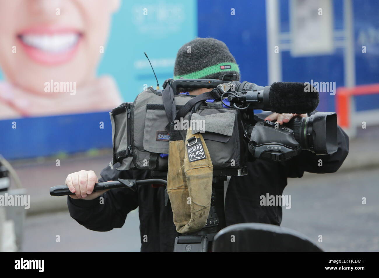 cameraman - caméraman camera +‎ -man cameraman ‎(plural cameramen ...