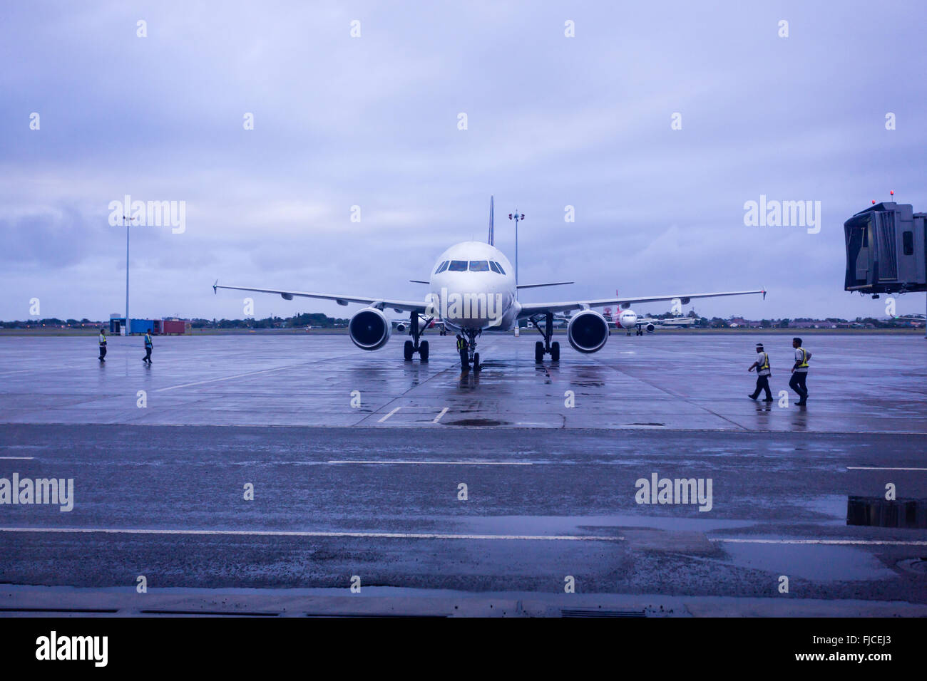 Airplane tarmac gate hi-res stock photography and images - Alamy
