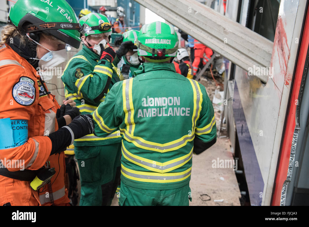Dartford, London, UK. 1st March 2016. A HEMS Doctor and paramedics ...