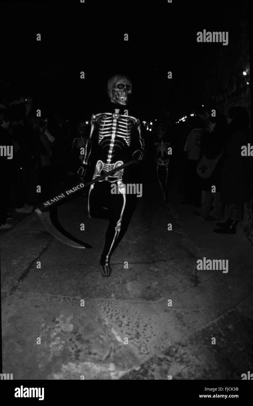 Procession of the dance of death, Holy Week, Dance of Death, Dansa de ...