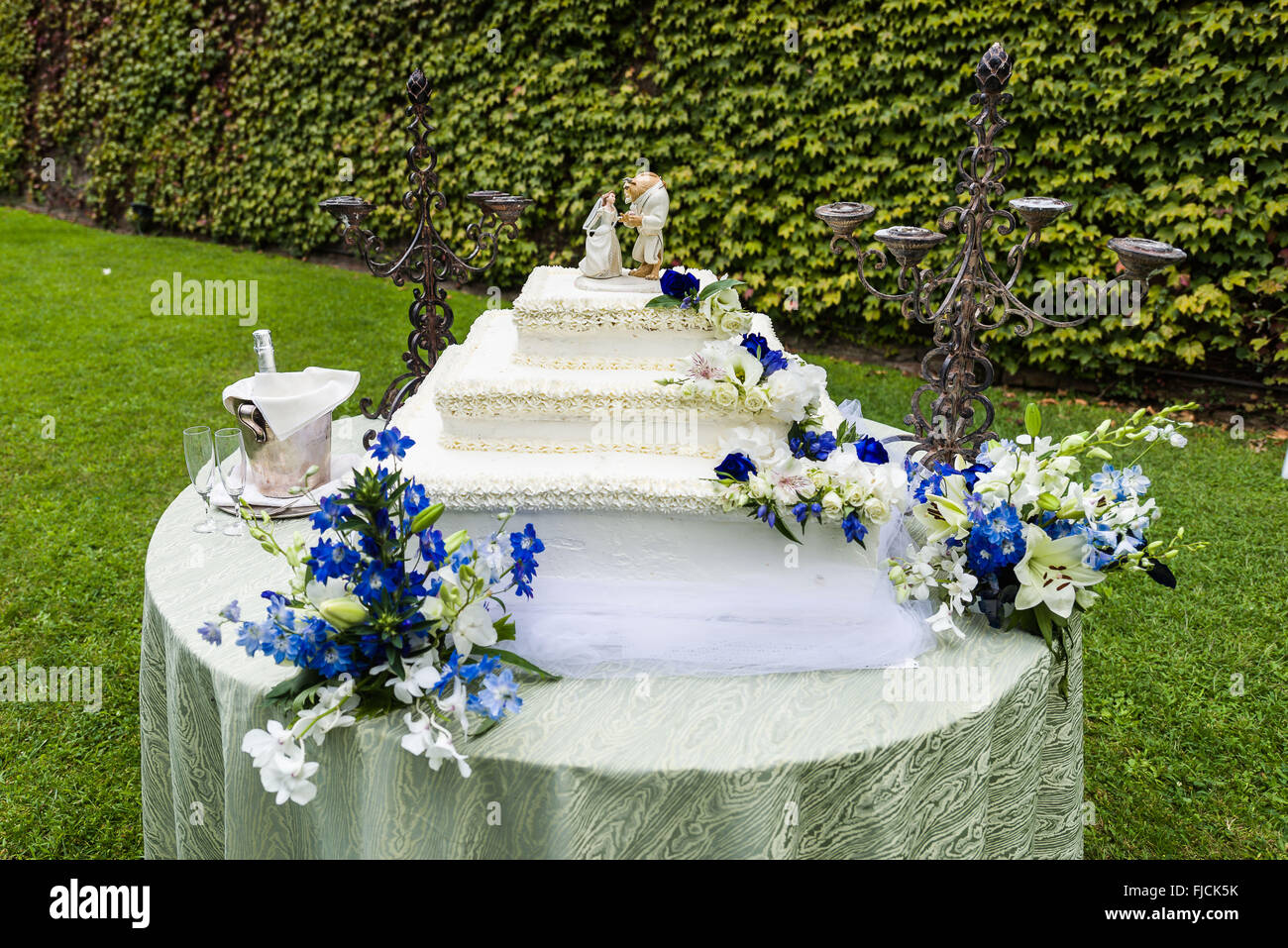 Big wedding cake on a table on the grass Stock Photo - Alamy