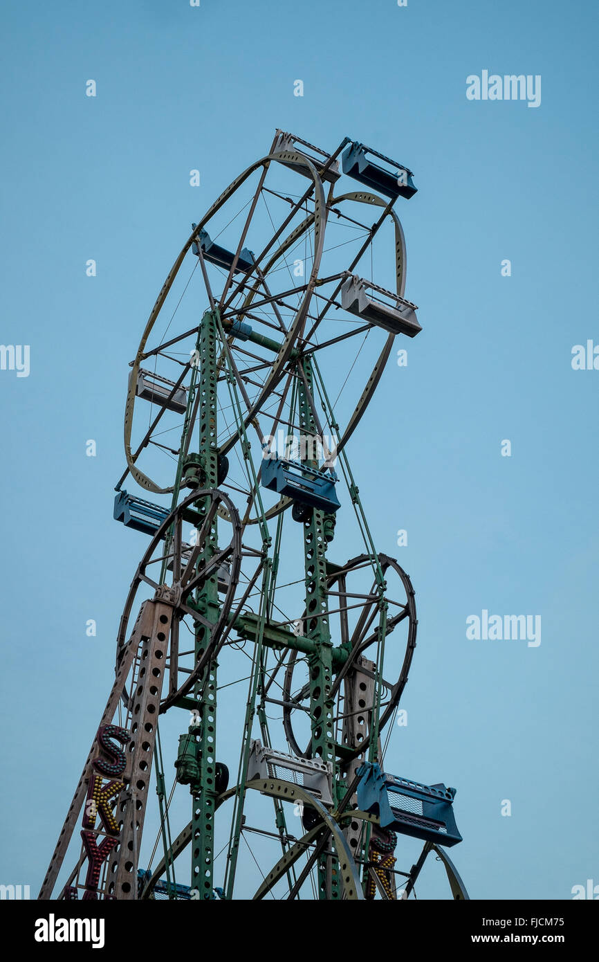 Old ferris wheel structure rusting away Stock Photo - Alamy