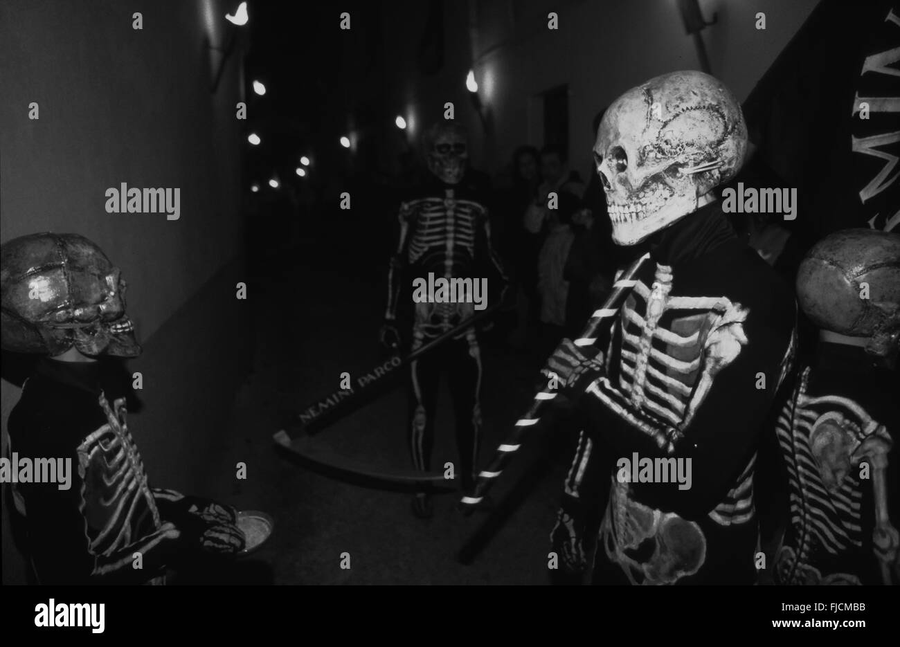 Procession of the dance of death, Holy Week, Dance of Death, Dansa de ...