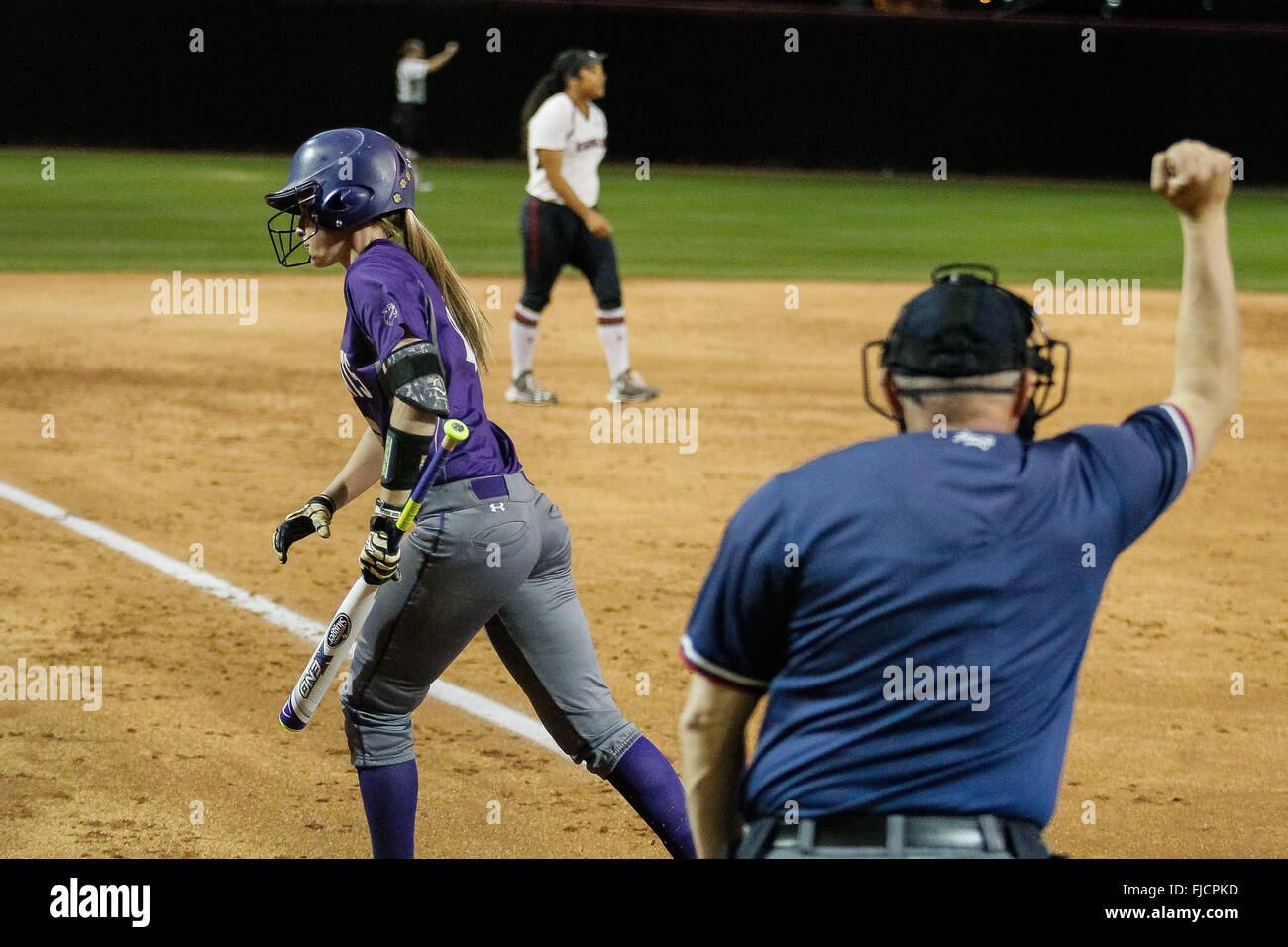 Columbia, SC, USA. 1st Mar, 2016. Amber Cook (11) of the Western ...