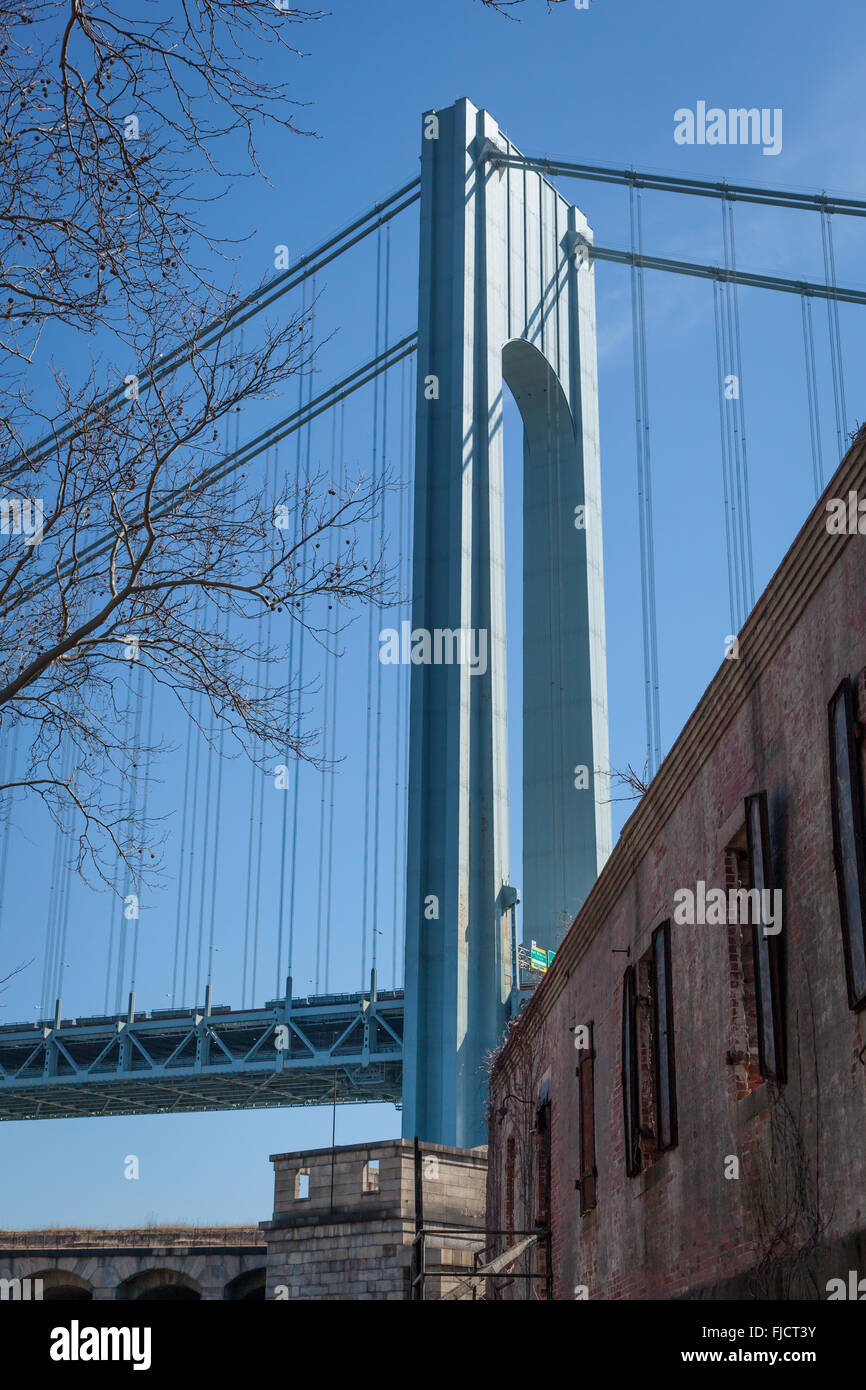 Verrazano narrows bridge brooklyn island hi-res stock photography and ...