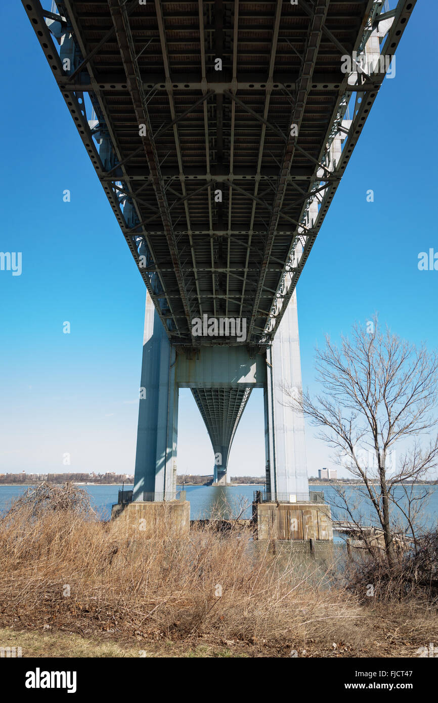 Underneath verrazano bridge hi-res stock photography and images - Alamy