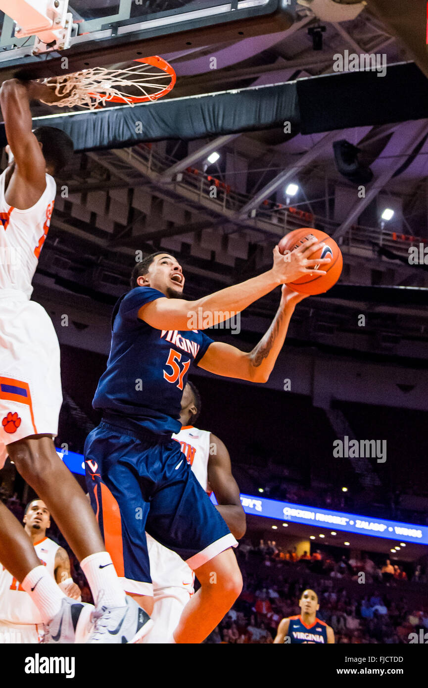 Virginia Cavaliers guard Darius Thompson (51) drives in for a reverse ...