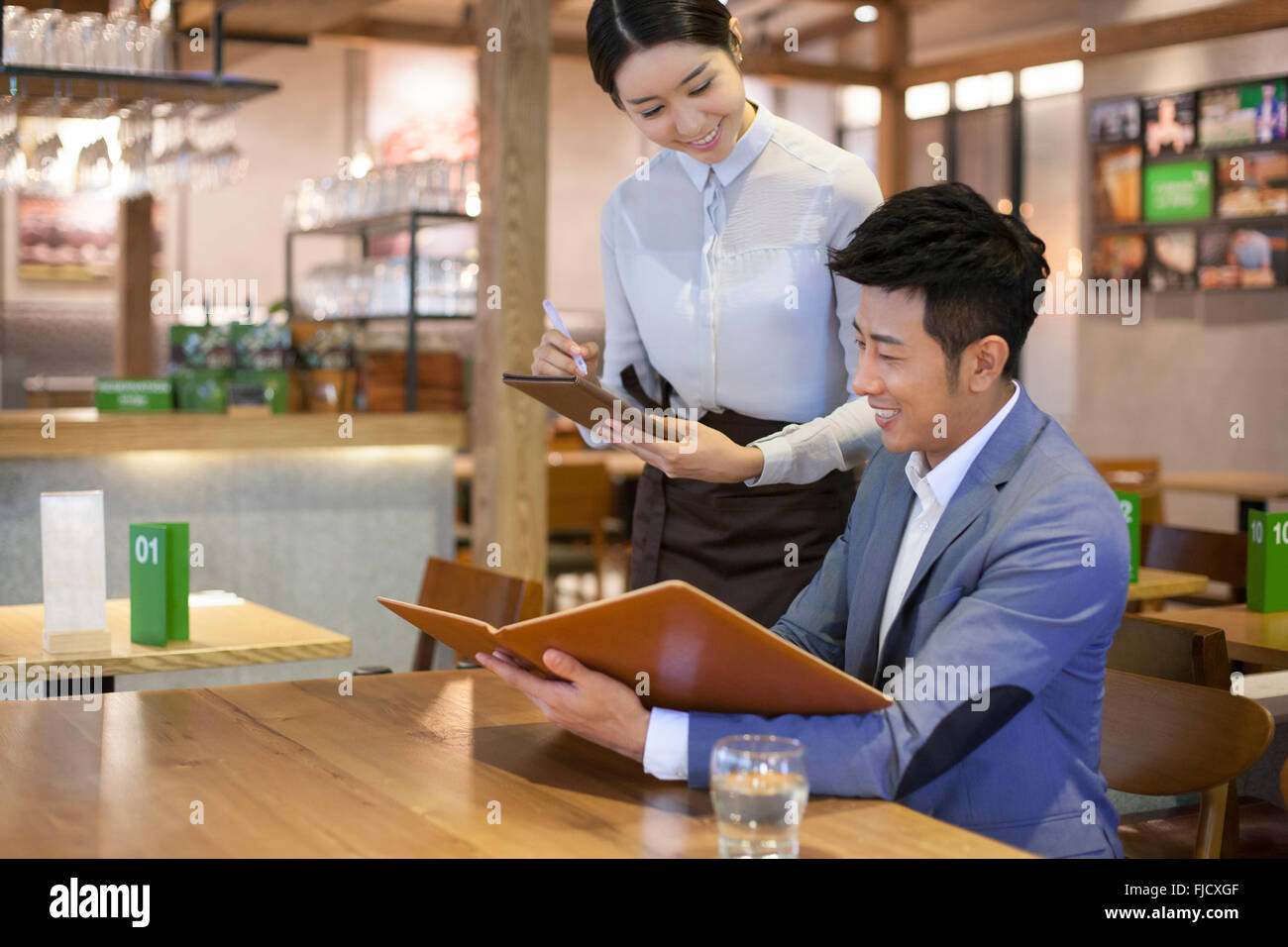 Ordering food at diner hi-res stock photography and images - Alamy