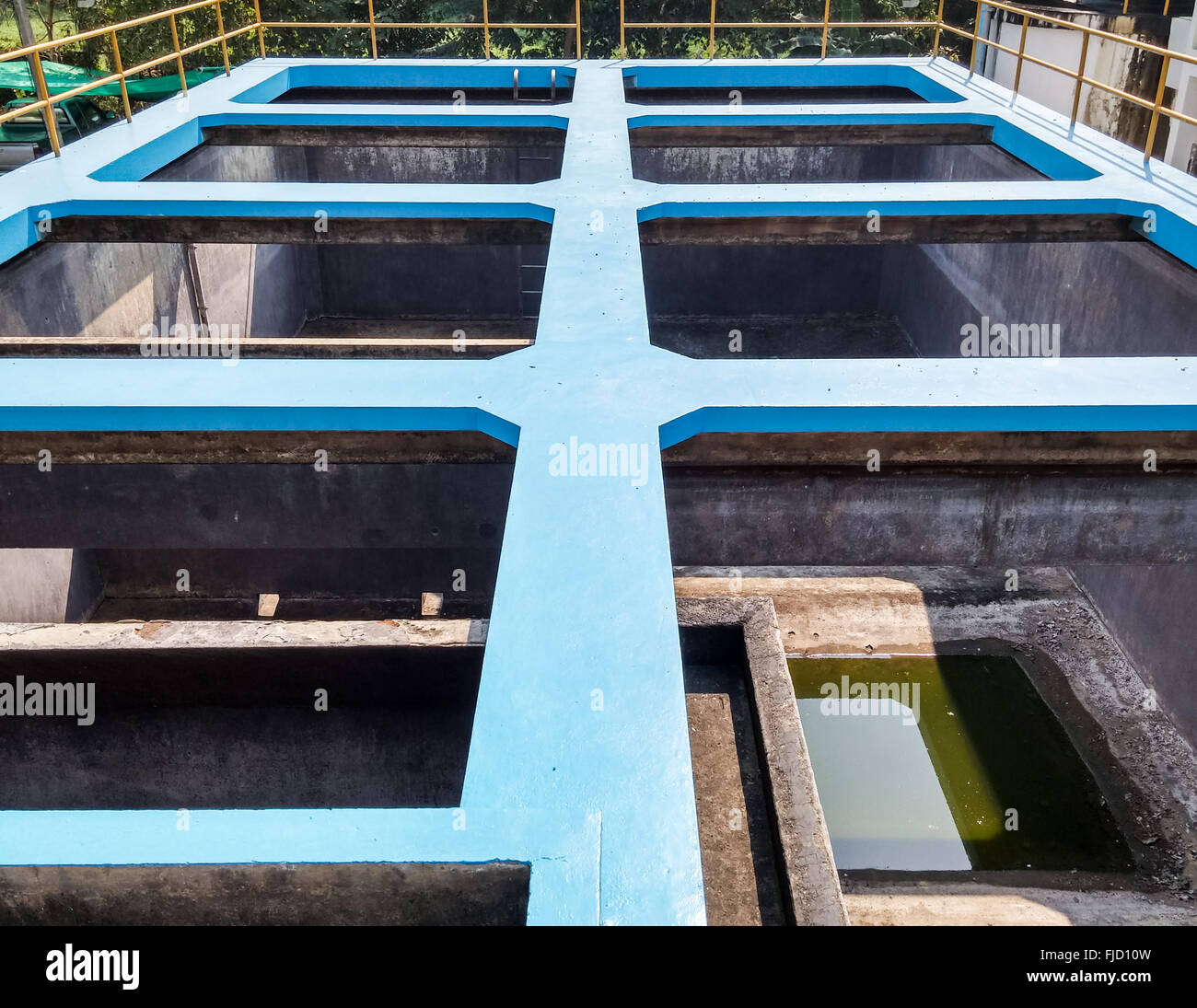 Empty water tank hi-res stock photography and images - Alamy