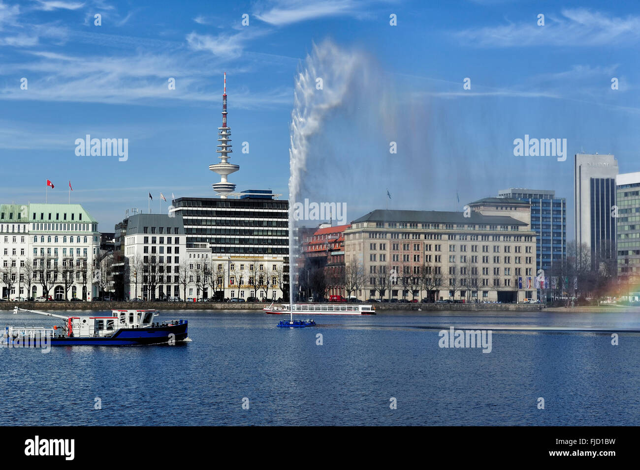 View across the Inner Alster Lake (Binnenalster), Hamburg, Germany ...