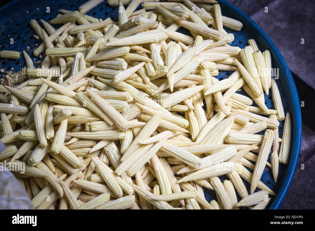 Corn in a tray hi-res stock photography and images - Alamy