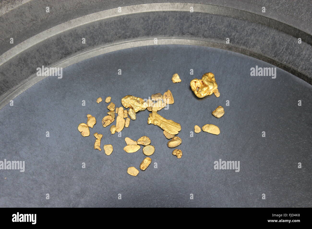 Real gold bullion hi-res stock photography and images - Alamy