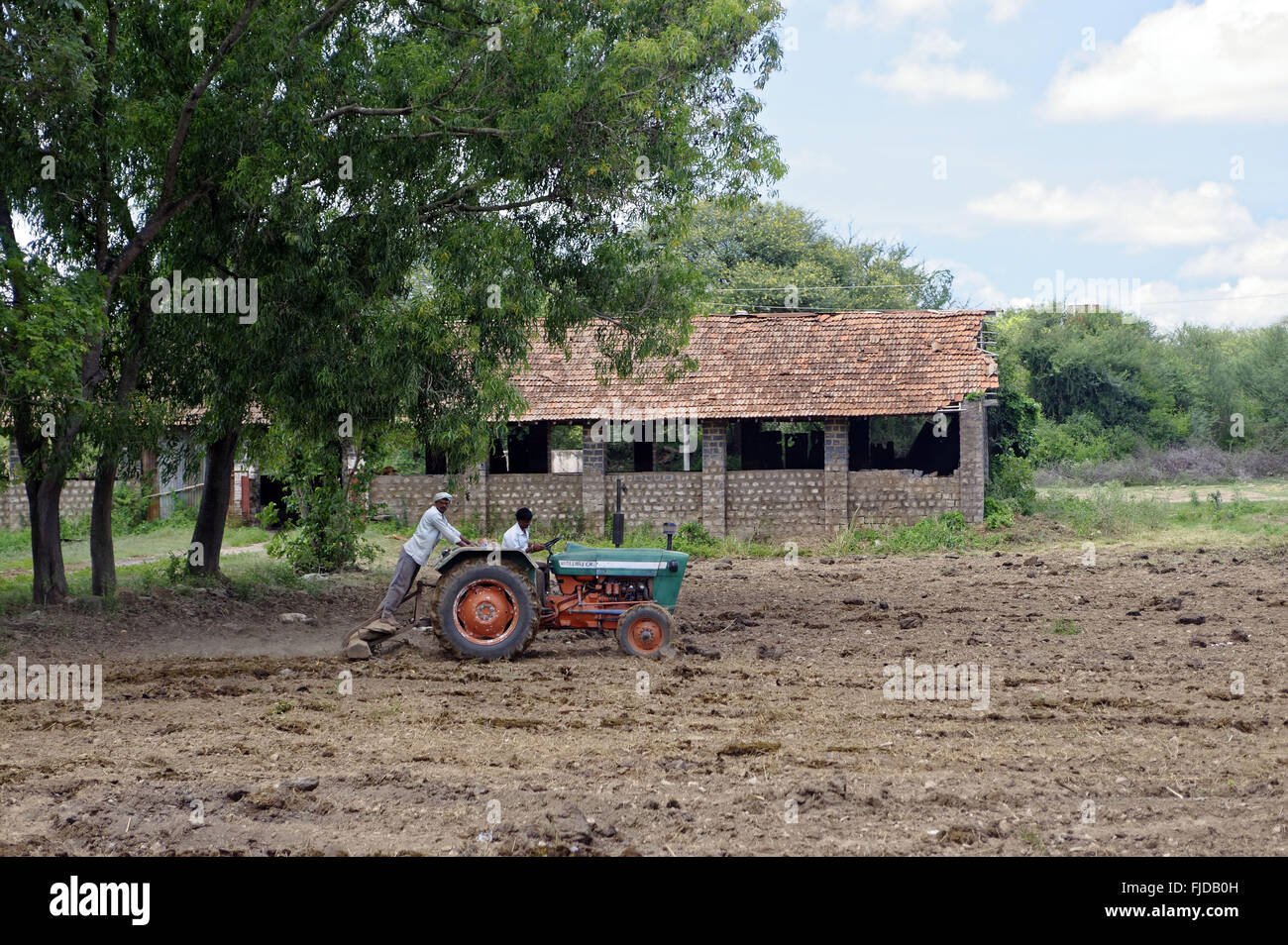 Tractor working the fields, bankapur, haveri, Karnataka, india, asia ...