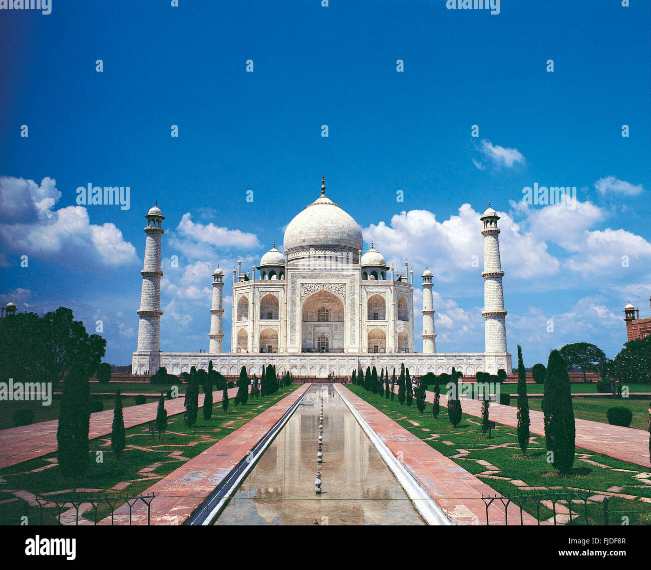 Taj mahal reflection cloud hi-res stock photography and images - Alamy