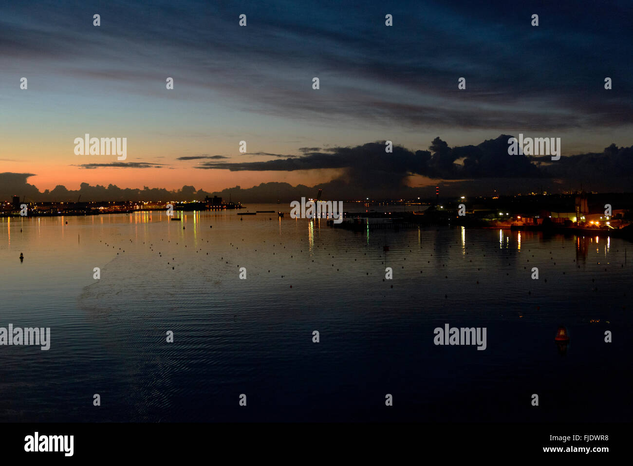 Approach southampton water night hi-res stock photography and images ...