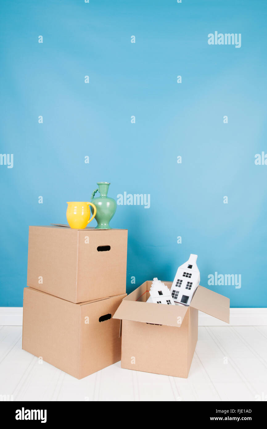 Removal house with boxes in interior Stock Photo - Alamy