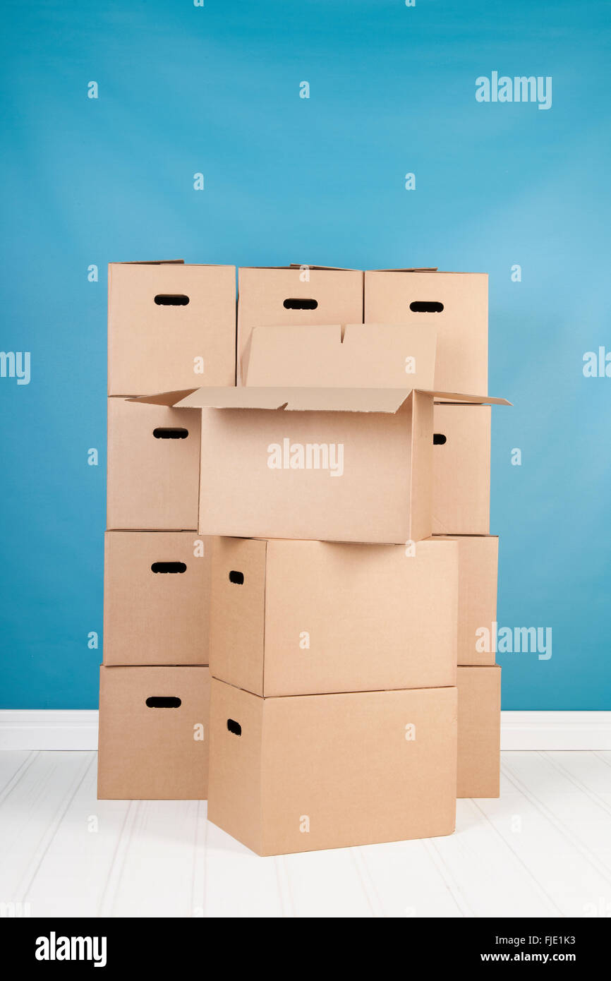 Removal boxes hi-res stock photography and images - Alamy