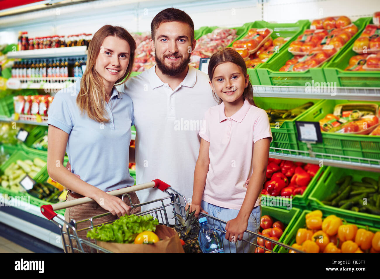 Young family shopping for vegetables in grocery shop Stock Photo - Alamy