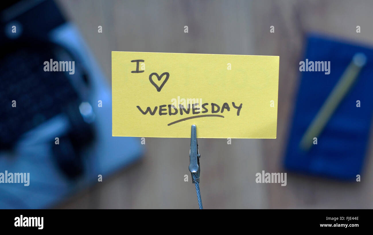 I love wednesday written on a memo at the office Stock Photo - Alamy
