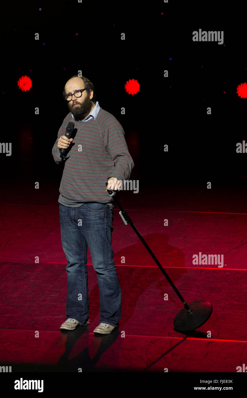 Daniel Kitson compere live at A Belter for the Shelter comedy ...