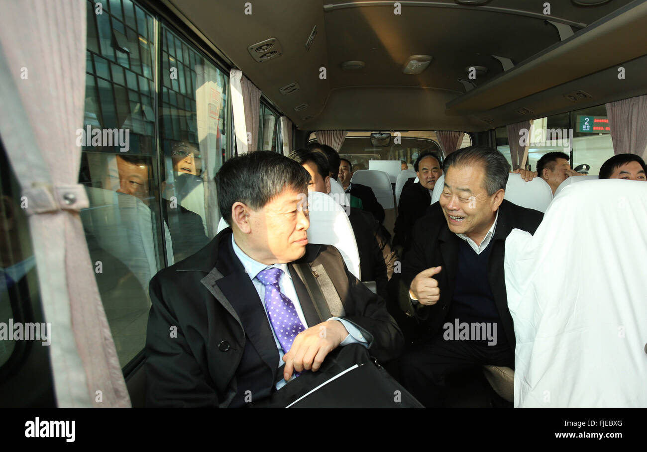 Open shuttle bus hi-res stock photography and images - Alamy