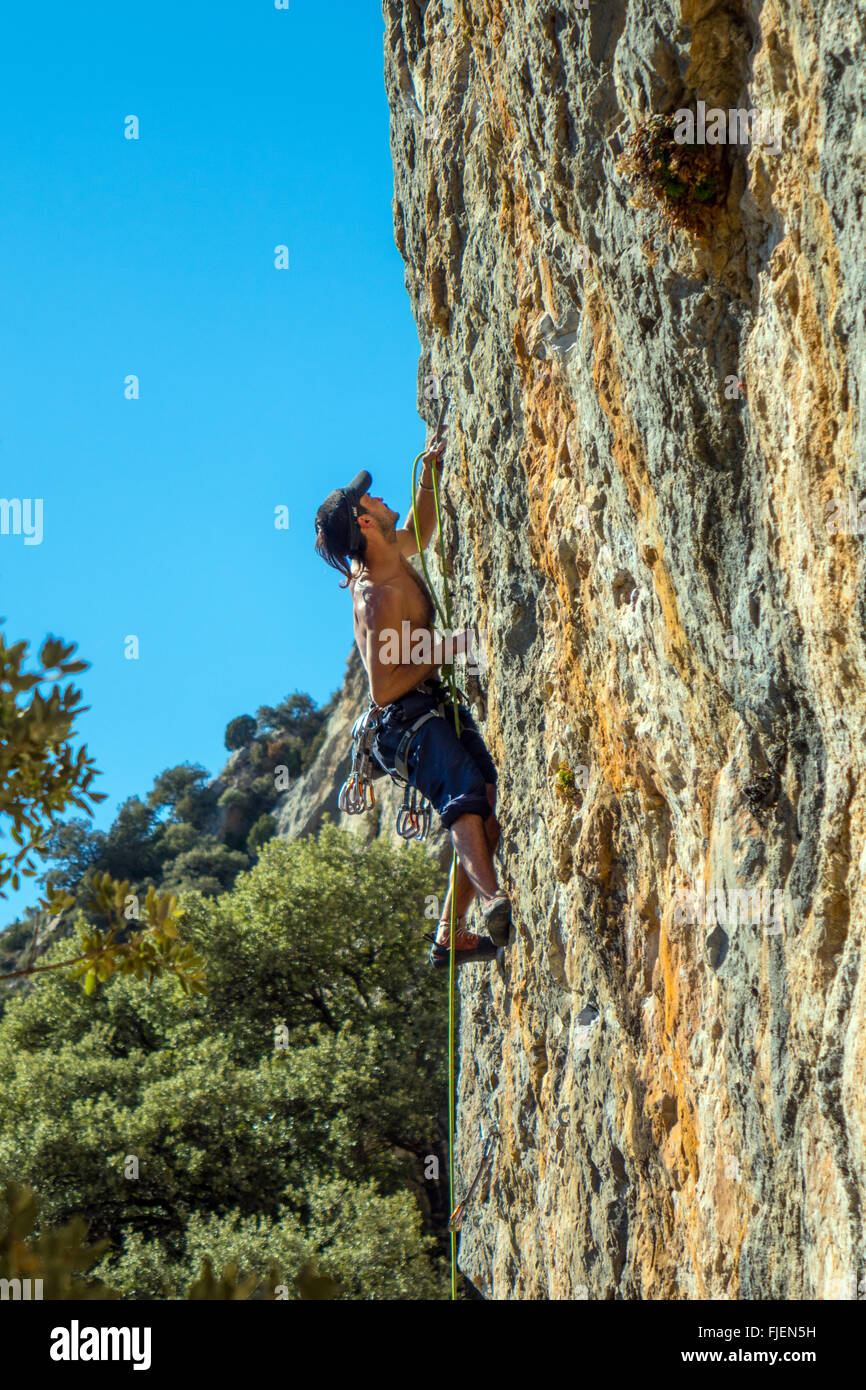 Strong male rock climber hi-res stock photography and images - Alamy