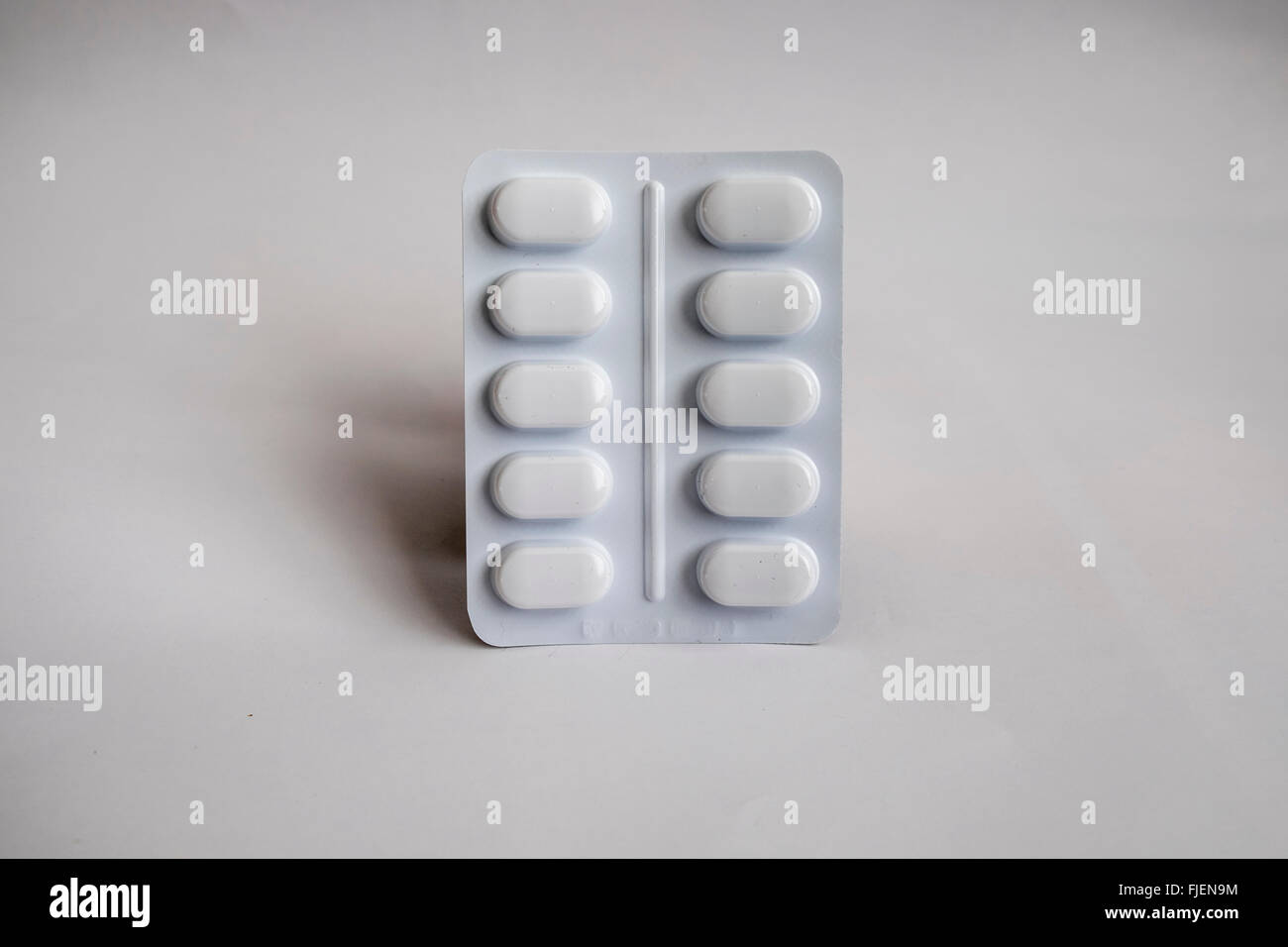 Paracetamol blister pack white hi-res stock photography and images - Alamy