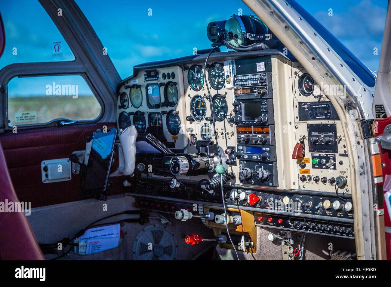 Aircraft yoke hi-res stock photography and images - Alamy