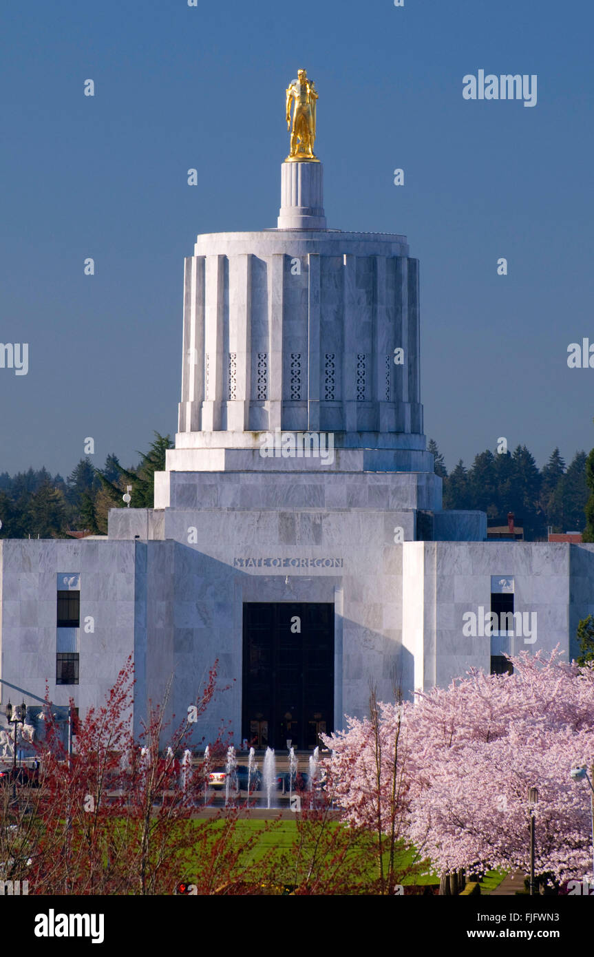 Oregon State Capitol with cherry blossoms, State Capitol State Park ...