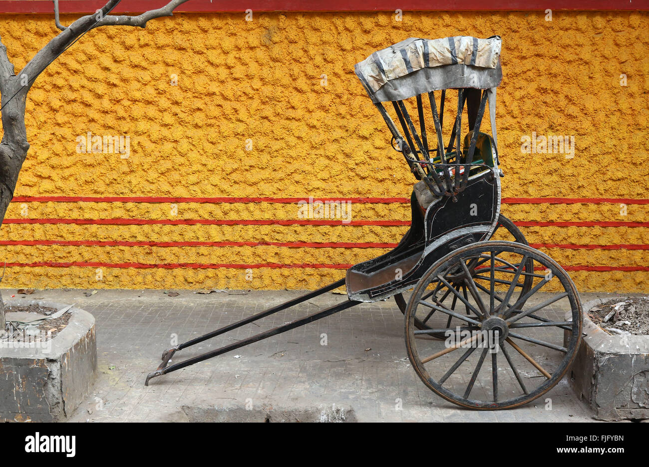 Hand pulled rickshaw hi-res stock photography and images - Alamy