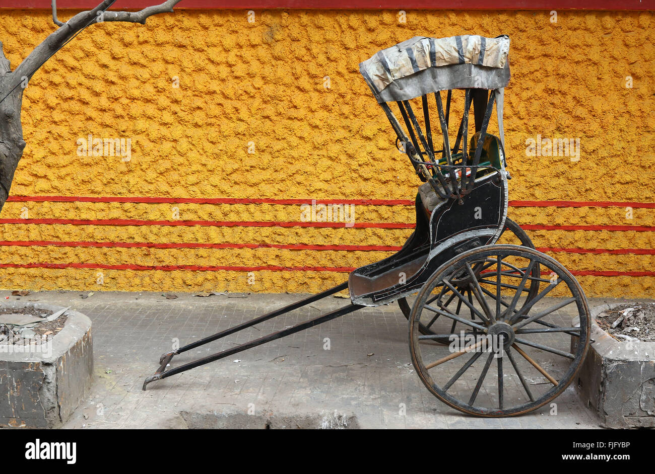 Hand pull rickshaw wheel hi-res stock photography and images - Alamy