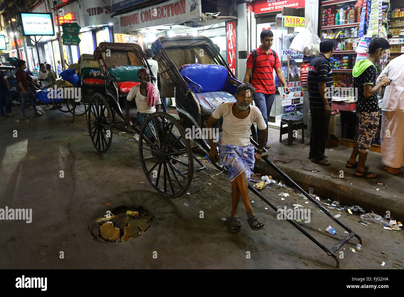 Rickshaw puller india hi-res stock photography and images - Alamy