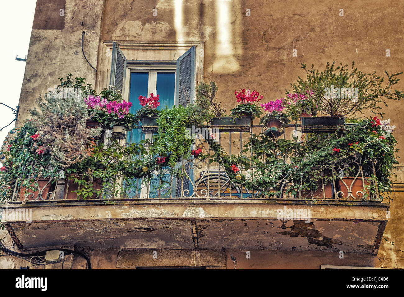 Italian balcony hi-res stock photography and images - Alamy