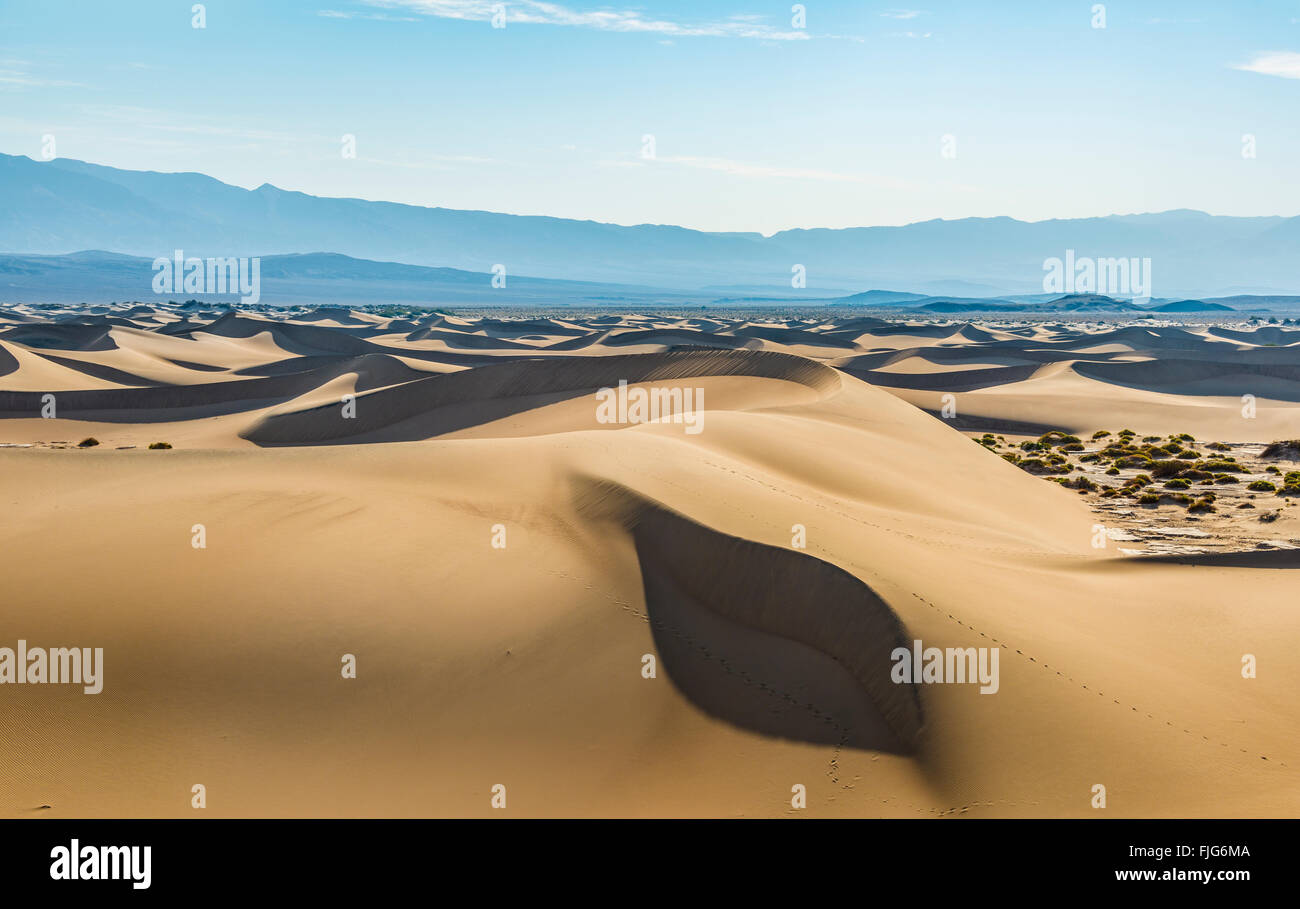 Mesquite Flat Sand Dunes, sand dunes, foothills of the Amargosa Range ...