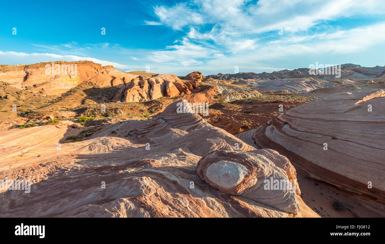 The Fire Wave, Sleeping Lizard rock formation behind, Valley of Fire ...