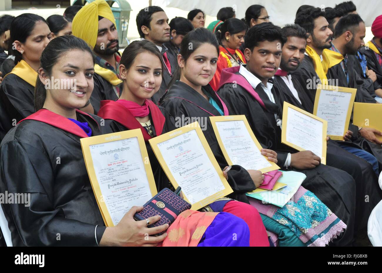 India college graduates hi-res stock photography and images - Alamy