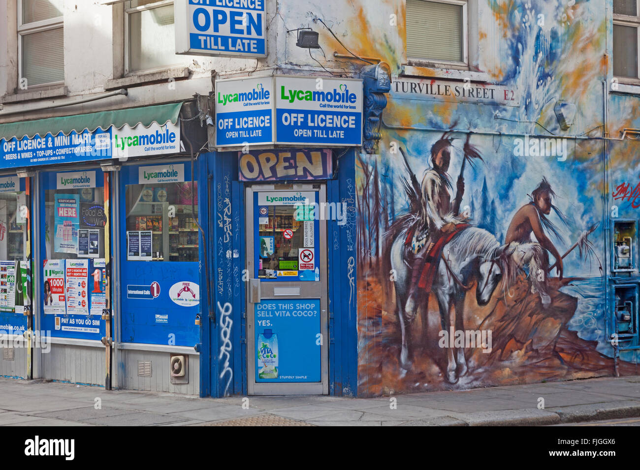 Off licence corner shop hi-res stock photography and images - Alamy