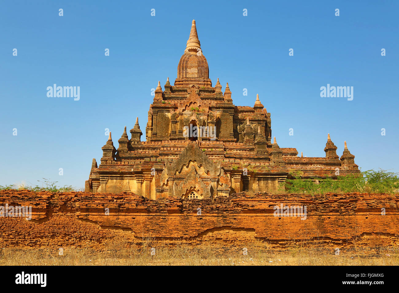 Temples and pagoda hi-res stock photography and images - Alamy